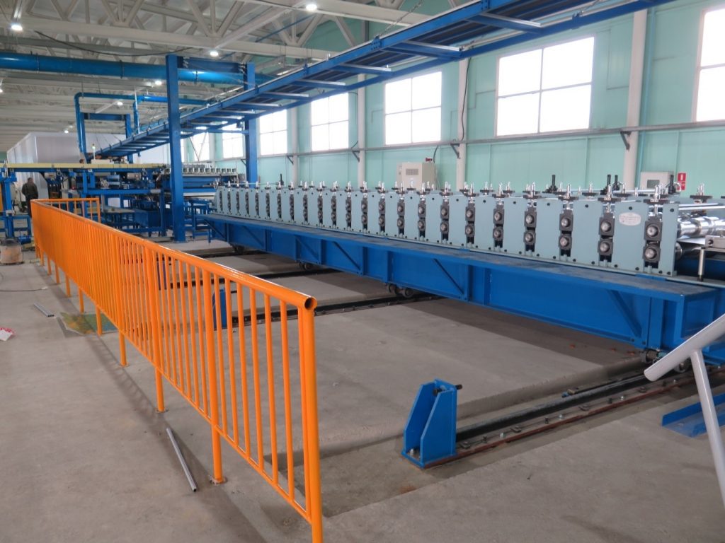 Sandwich panel production line
